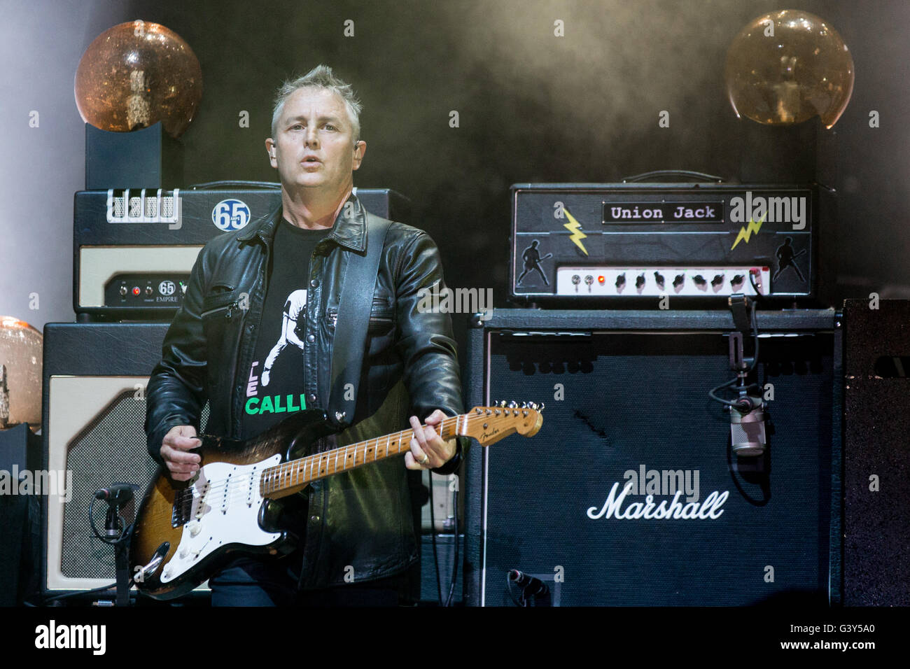 Mike mccready in concert hi-res stock photography and images - Alamy