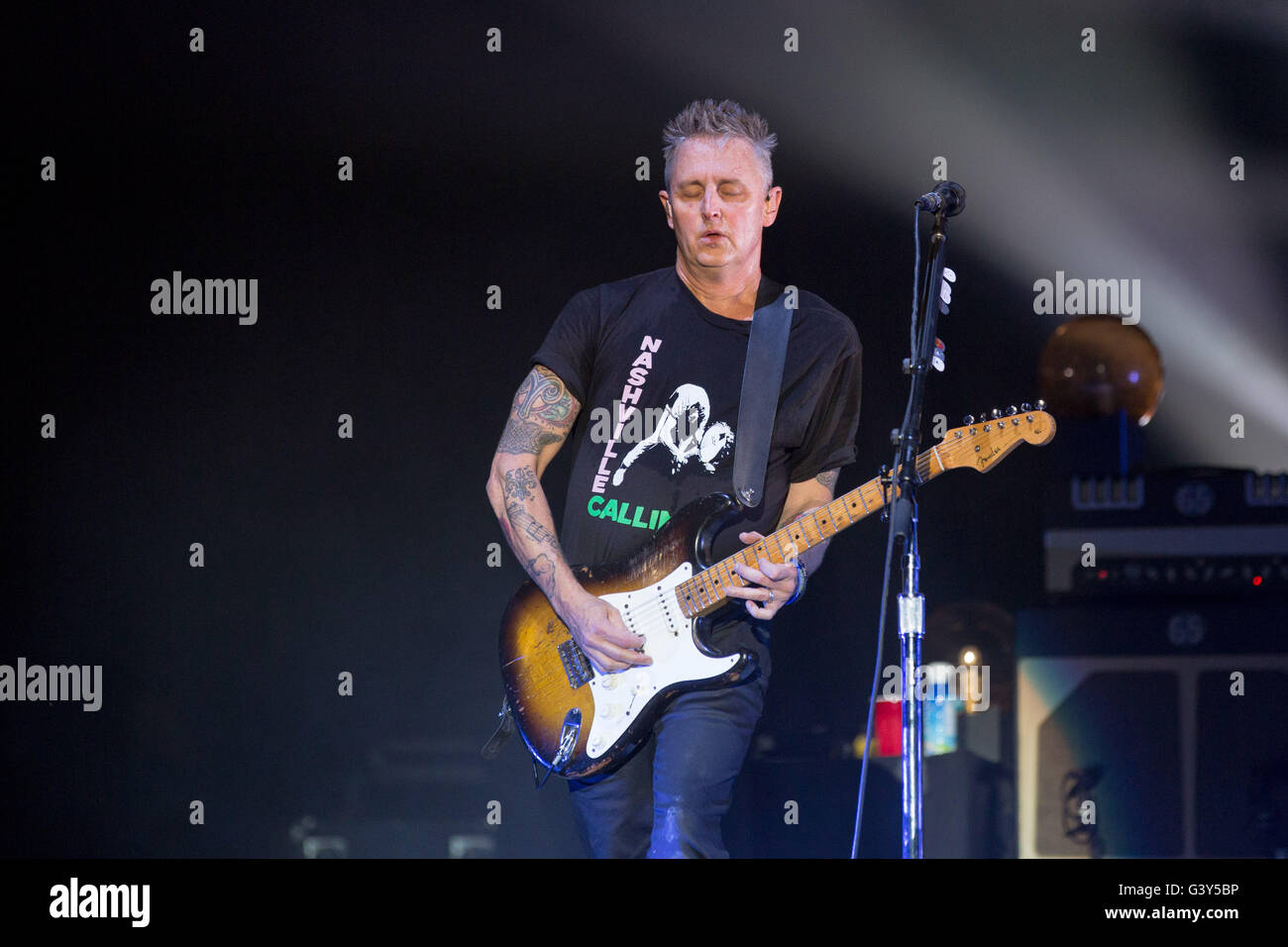 Oshkosh, Wisconsin, USA. 12th June, 2016. Guitarist MIKE MCCREADY of ...