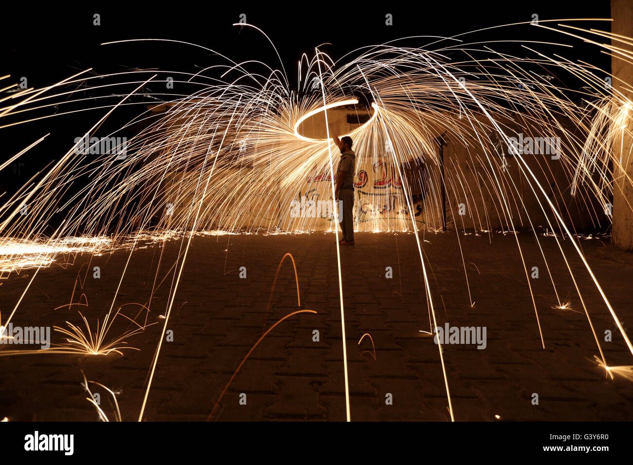 Jabaliya, The Gaza Strip, Palestine. 16th June, 2016. A Palestinian boy ...