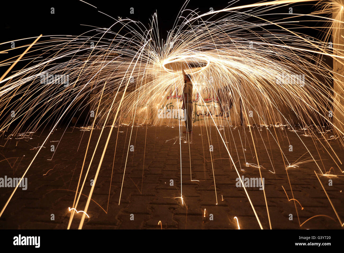 Jabaliya, The Gaza Strip, Palestine. 16th June, 2016. A Palestinian boy ...