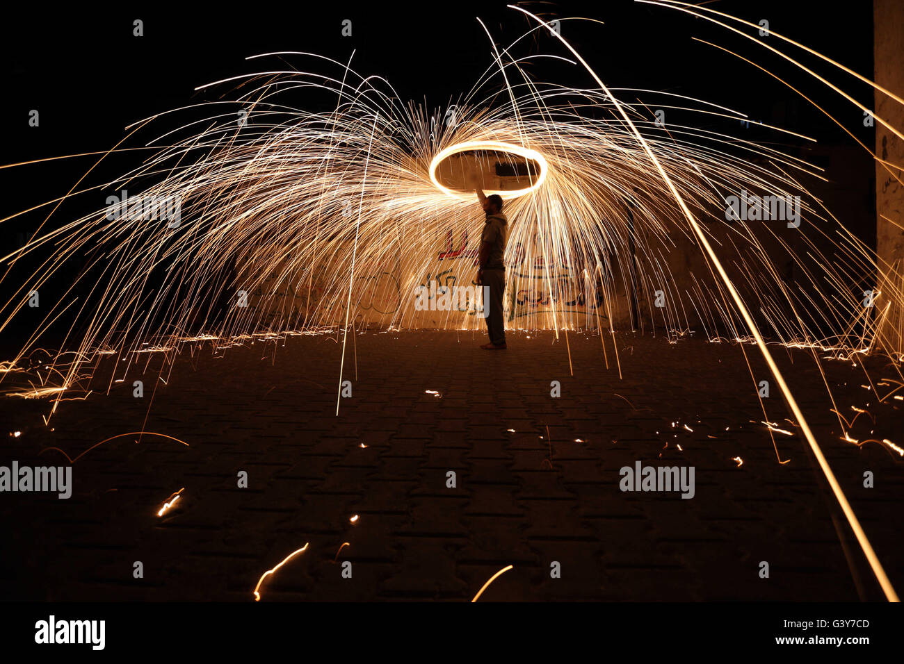 Jabaliya, The Gaza Strip, Palestine. 16th June, 2016. A Palestinian boy ...