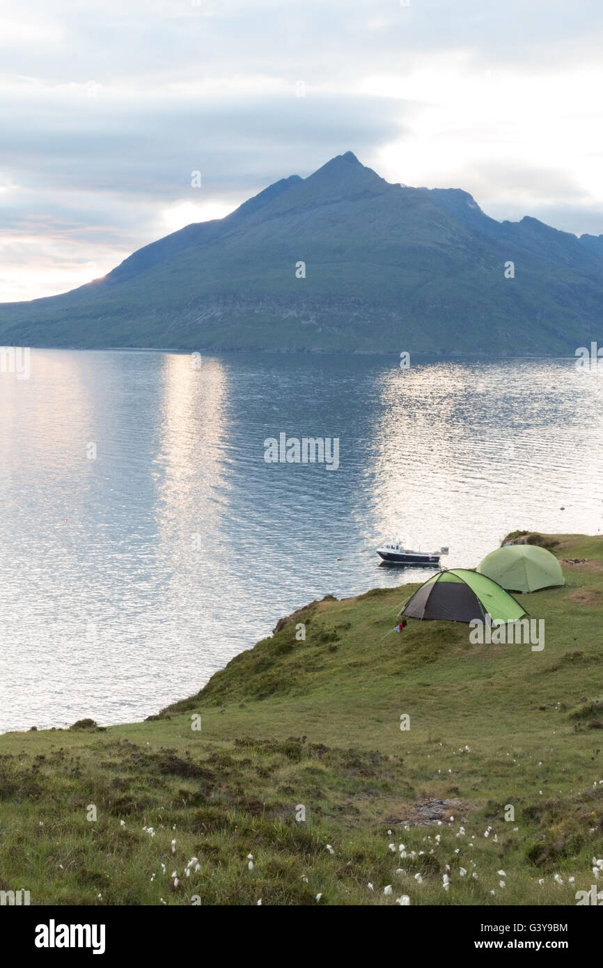 Wild camping on Scottish highlands Stock Photo - Alamy