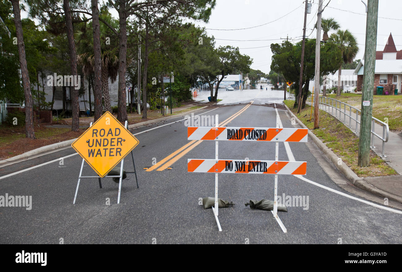 Town closed as flooded hi-res stock photography and images - Alamy