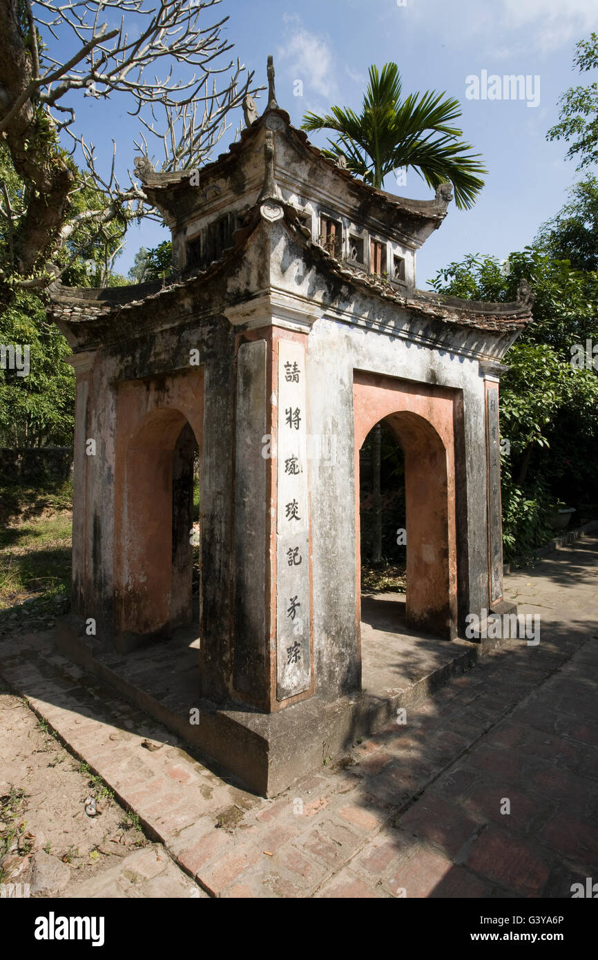 Hoa lu temple hi-res stock photography and images - Alamy