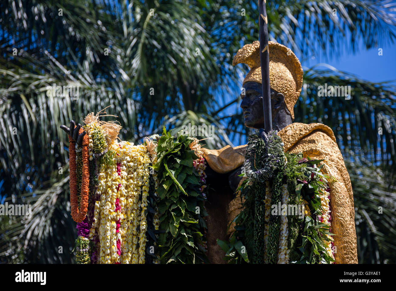 A view of the King Kamehameha Statue at the Aliʻiolani Hale Stock Photo ...