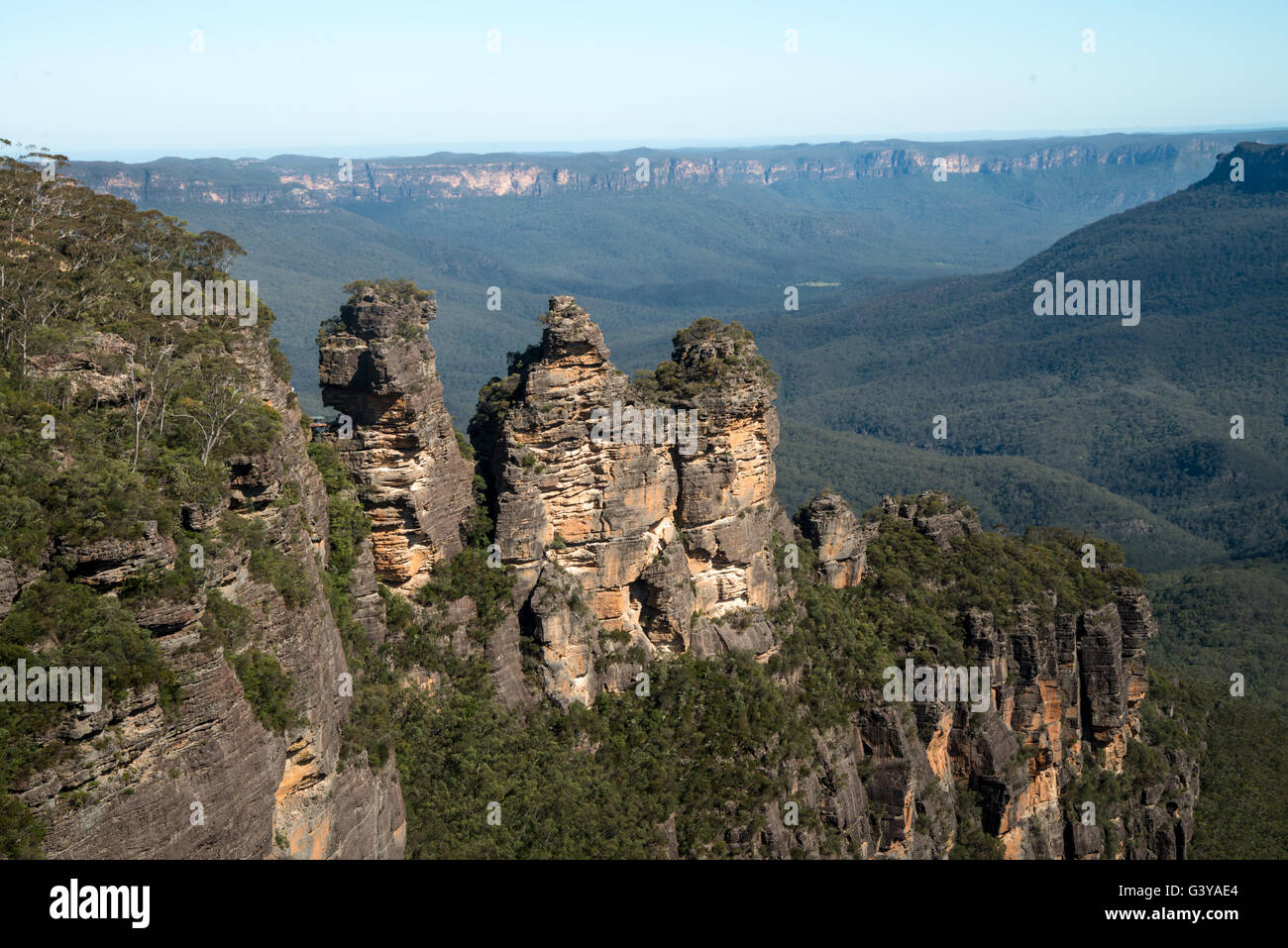 The famous Three Sisters rock formation in the Blue Mountains National ...