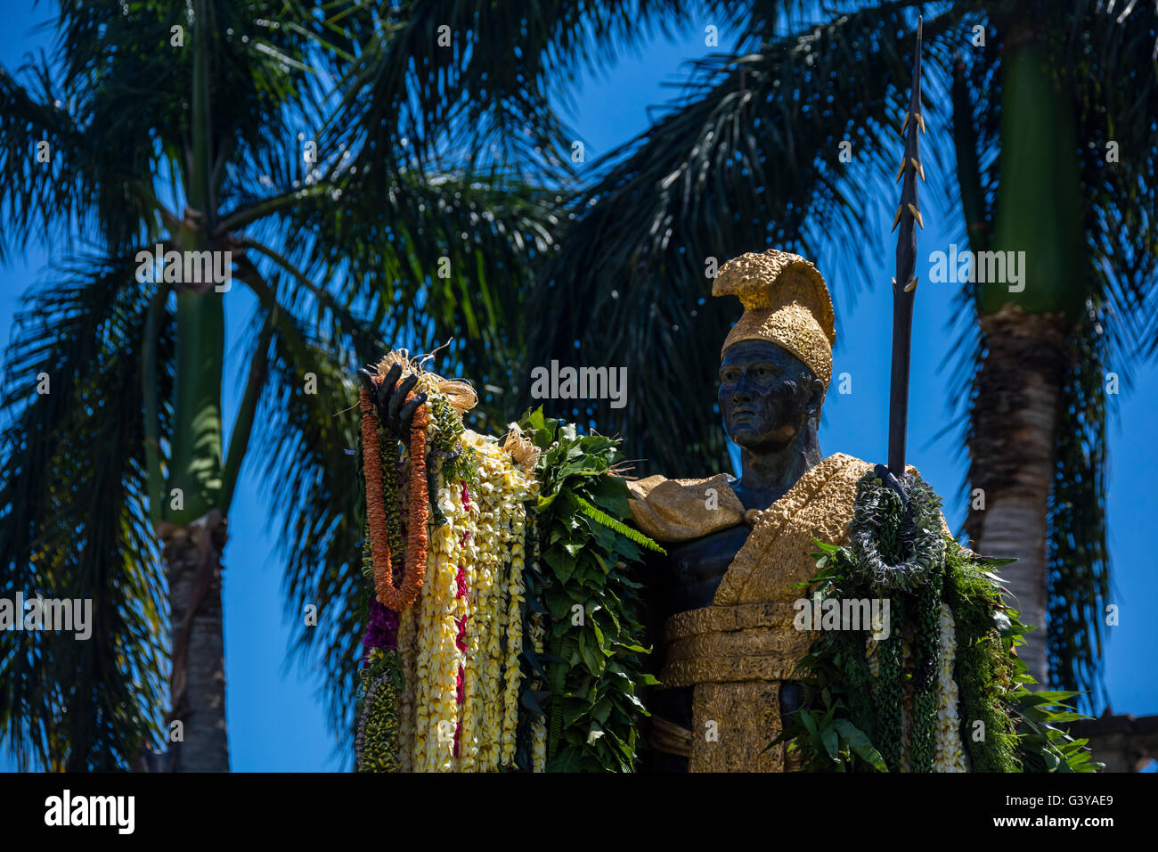 A view of the King Kamehameha Statue at the Aliʻiolani Hale Stock Photo ...