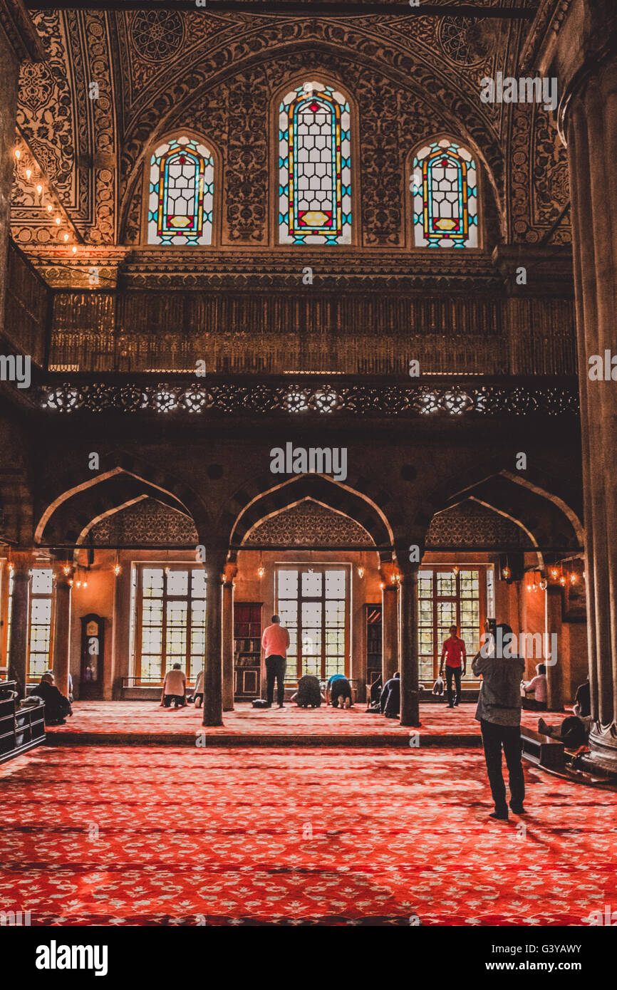 Blue mosque interior calligraphy hi-res stock photography and images ...