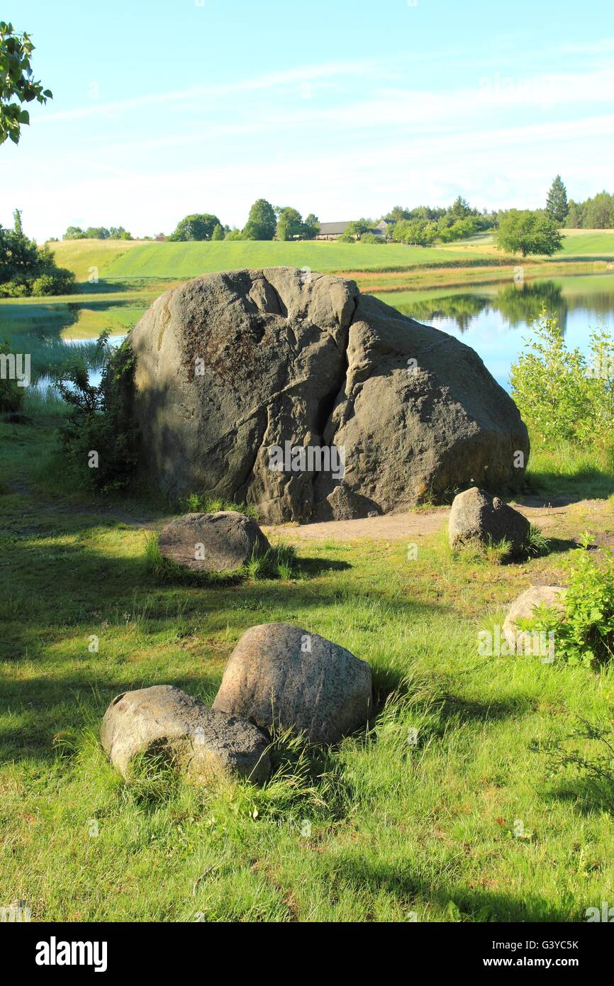 Granite erratic boulder hi-res stock photography and images - Alamy