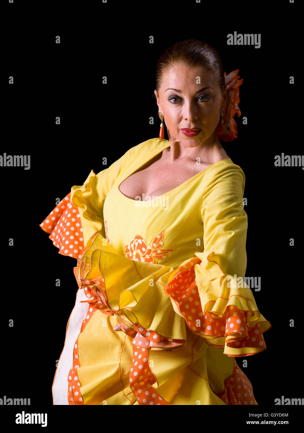 Spanish Woman, flamenco dancing, looking at the camera Stock Photo - Alamy