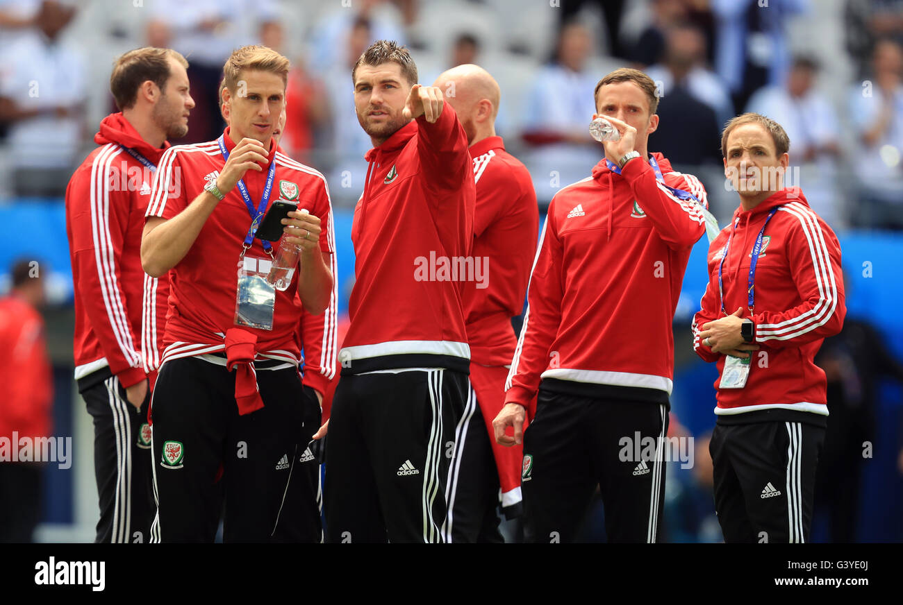 Left to right david vaughan hi-res stock photography and images - Alamy