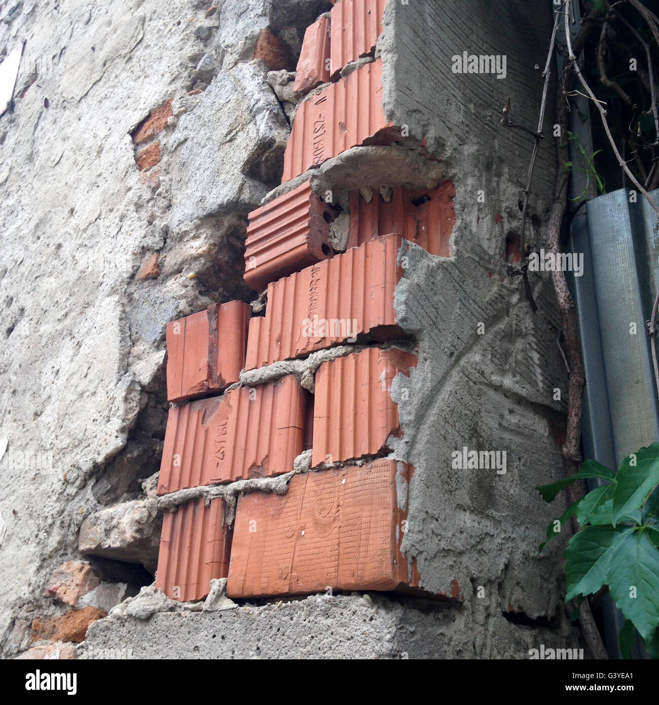 Structural repair hi-res stock photography and images - Alamy