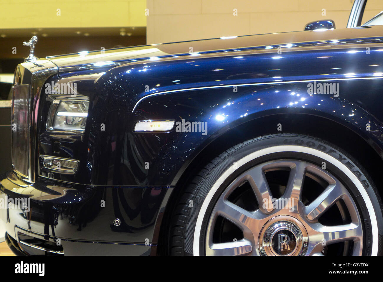 Rolls-Royce Phantom front end detail of car Stock Photo - Alamy
