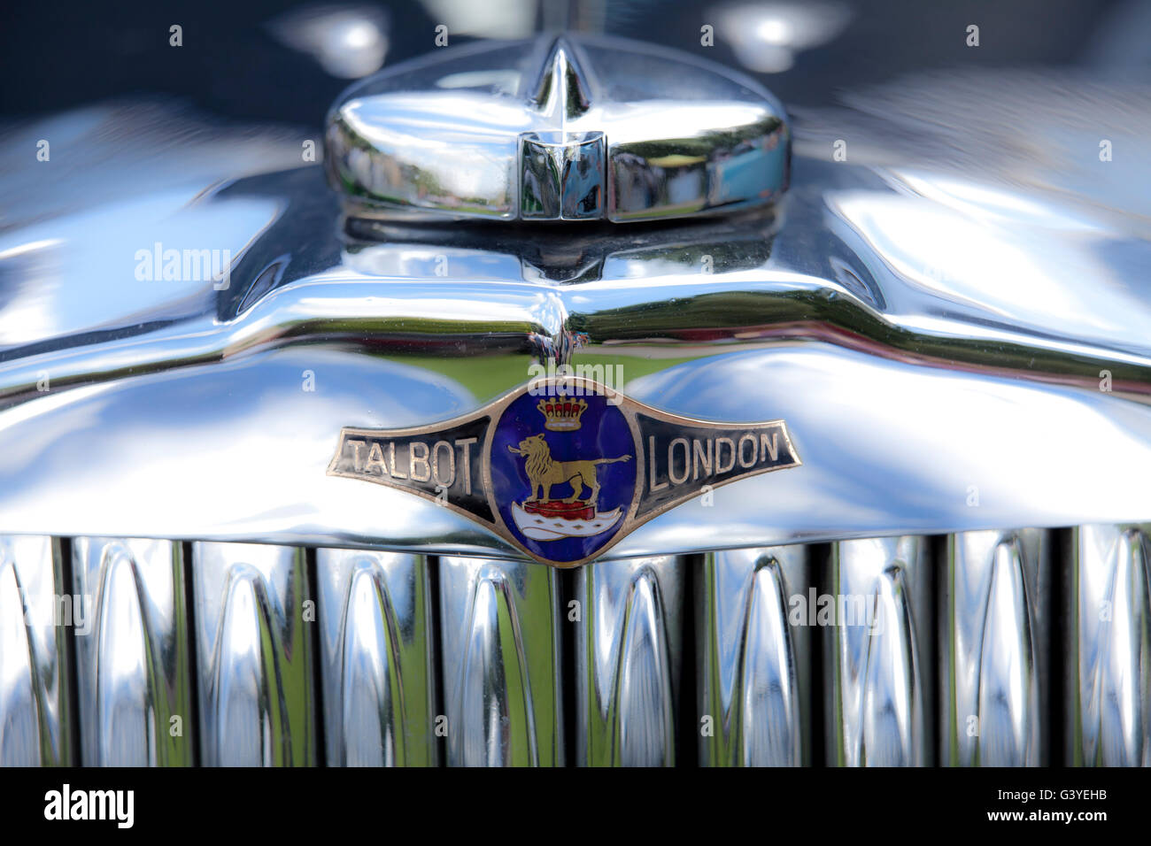 Classic car insignia hi-res stock photography and images - Alamy