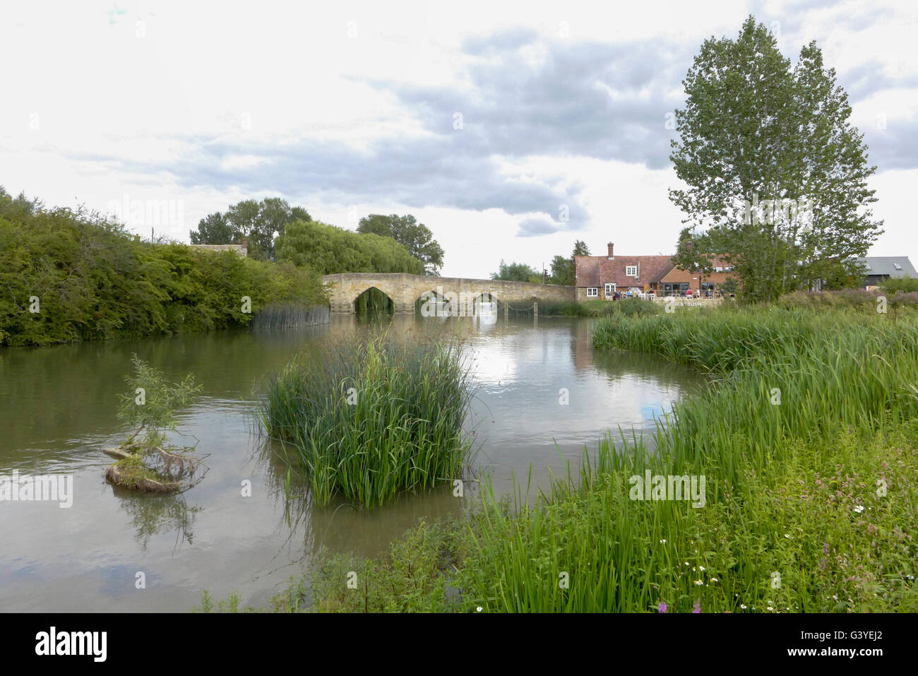 Radcot bridge hi-res stock photography and images - Alamy