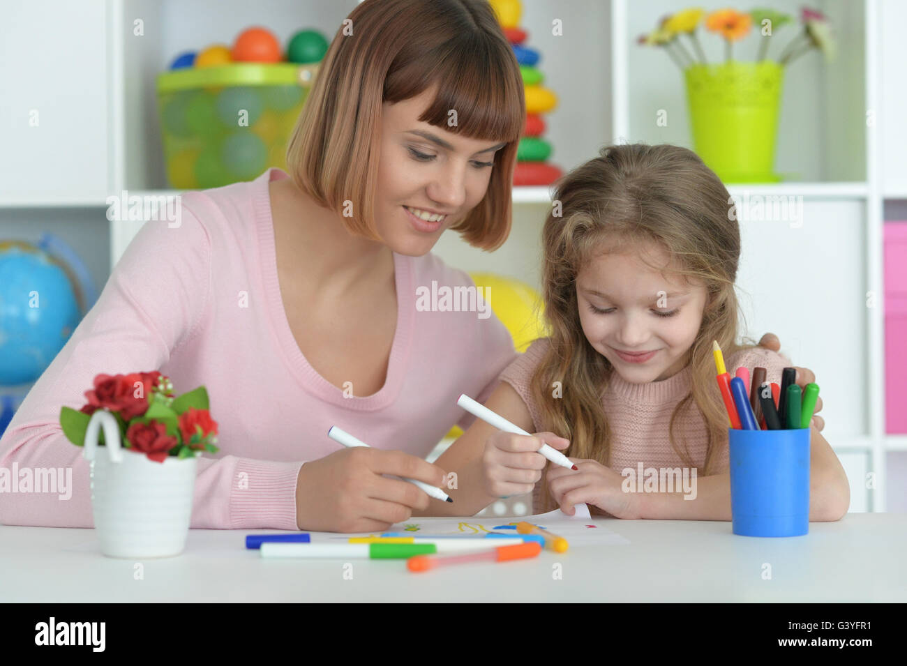 Elementary school art class Stock Photo - Alamy