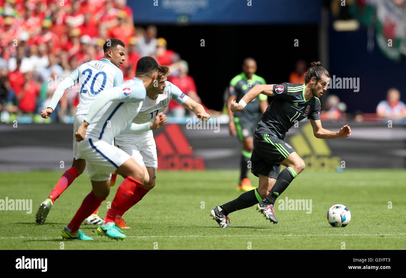 Wales' Gareth Bale (right) leaves behind England's Dele Alli, Chris ...