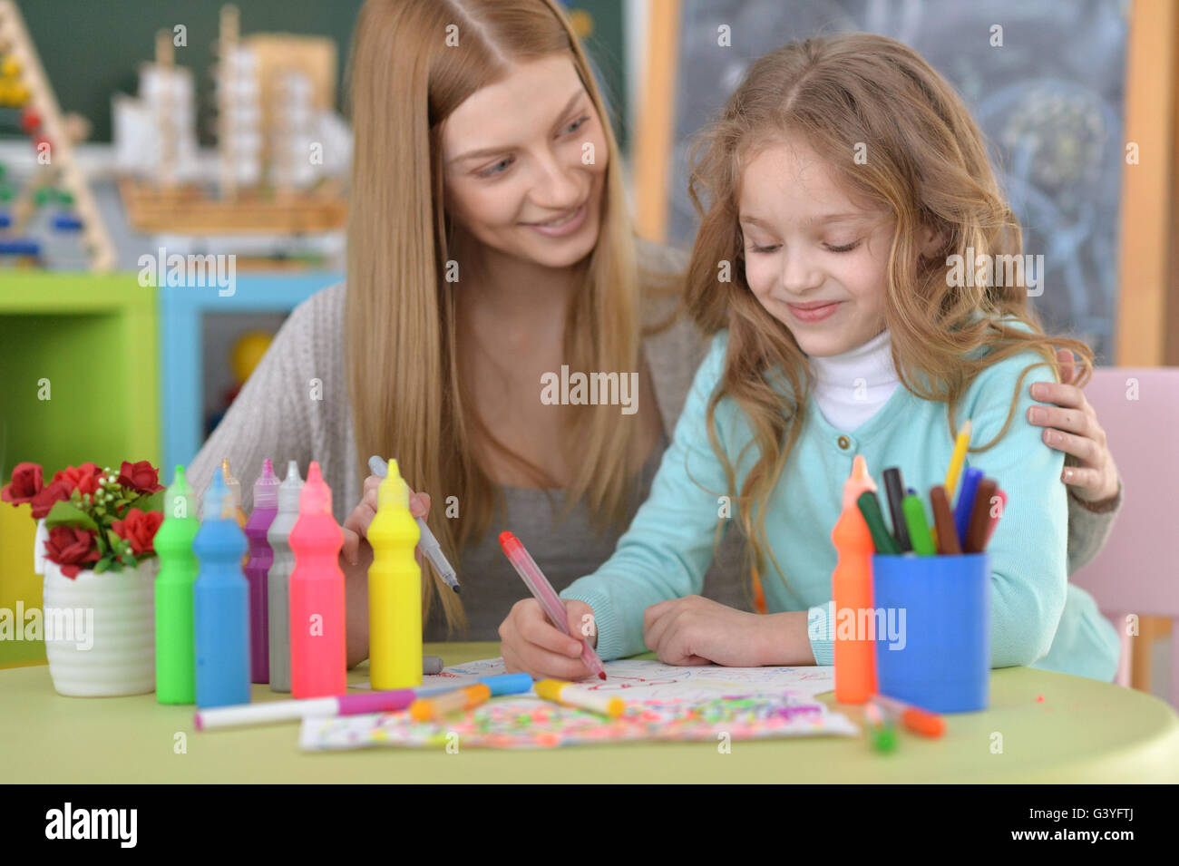 Elementary school art class Stock Photo - Alamy