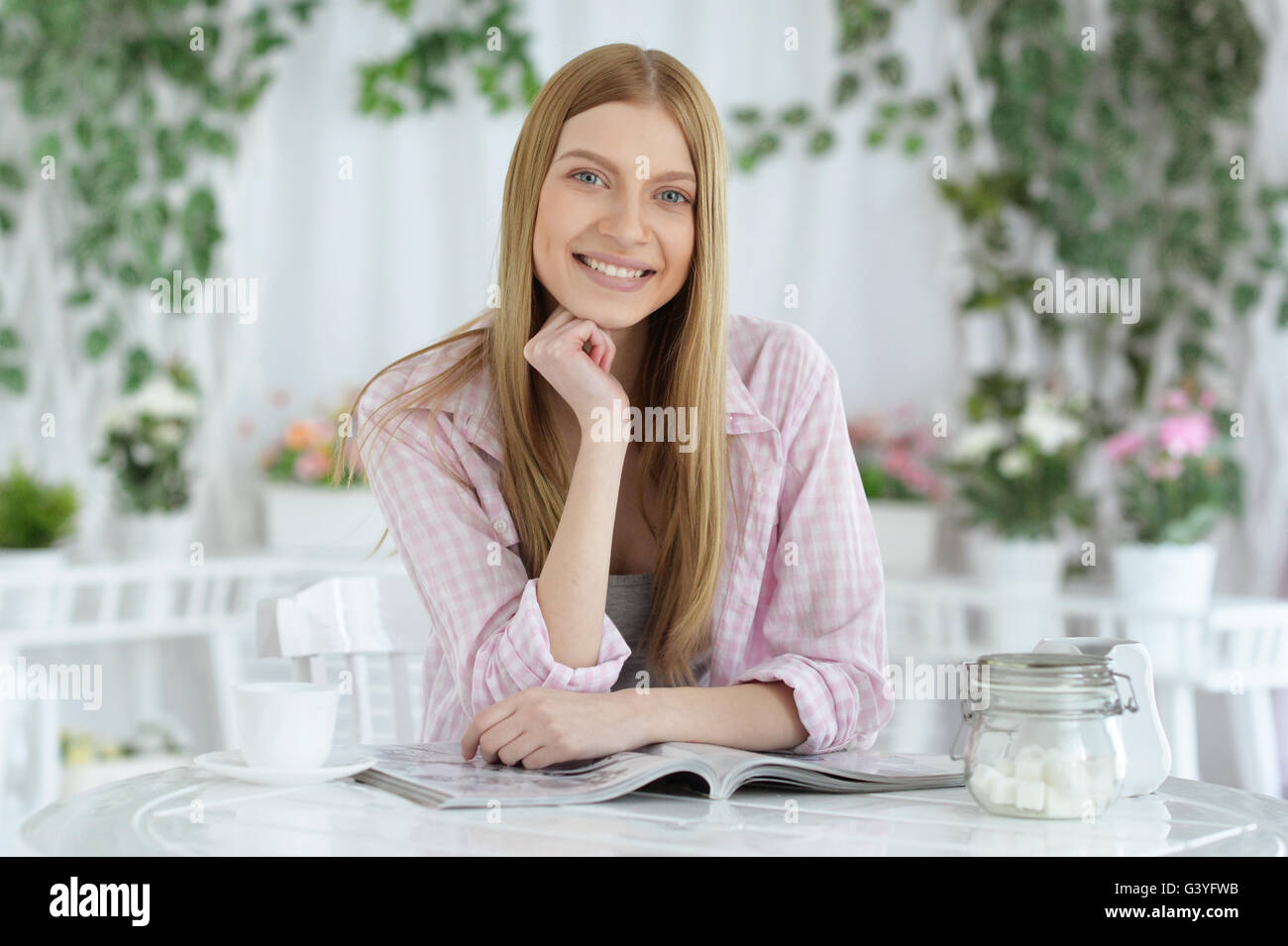 young beautiful woman drinking tea Stock Photo - Alamy