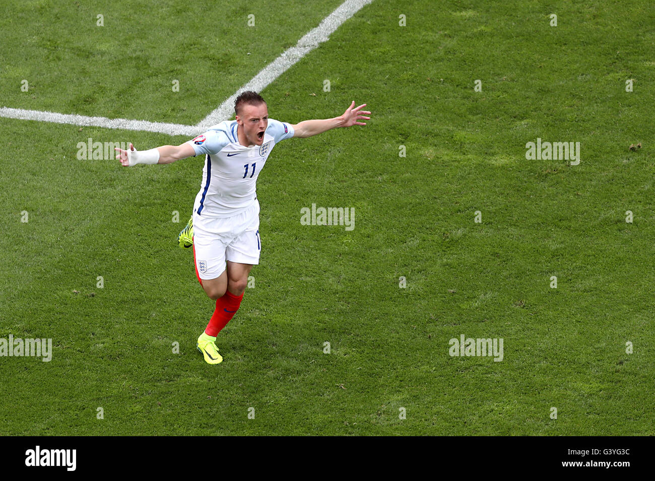 Jamie vardy 2016 goal hi-res stock photography and images - Alamy