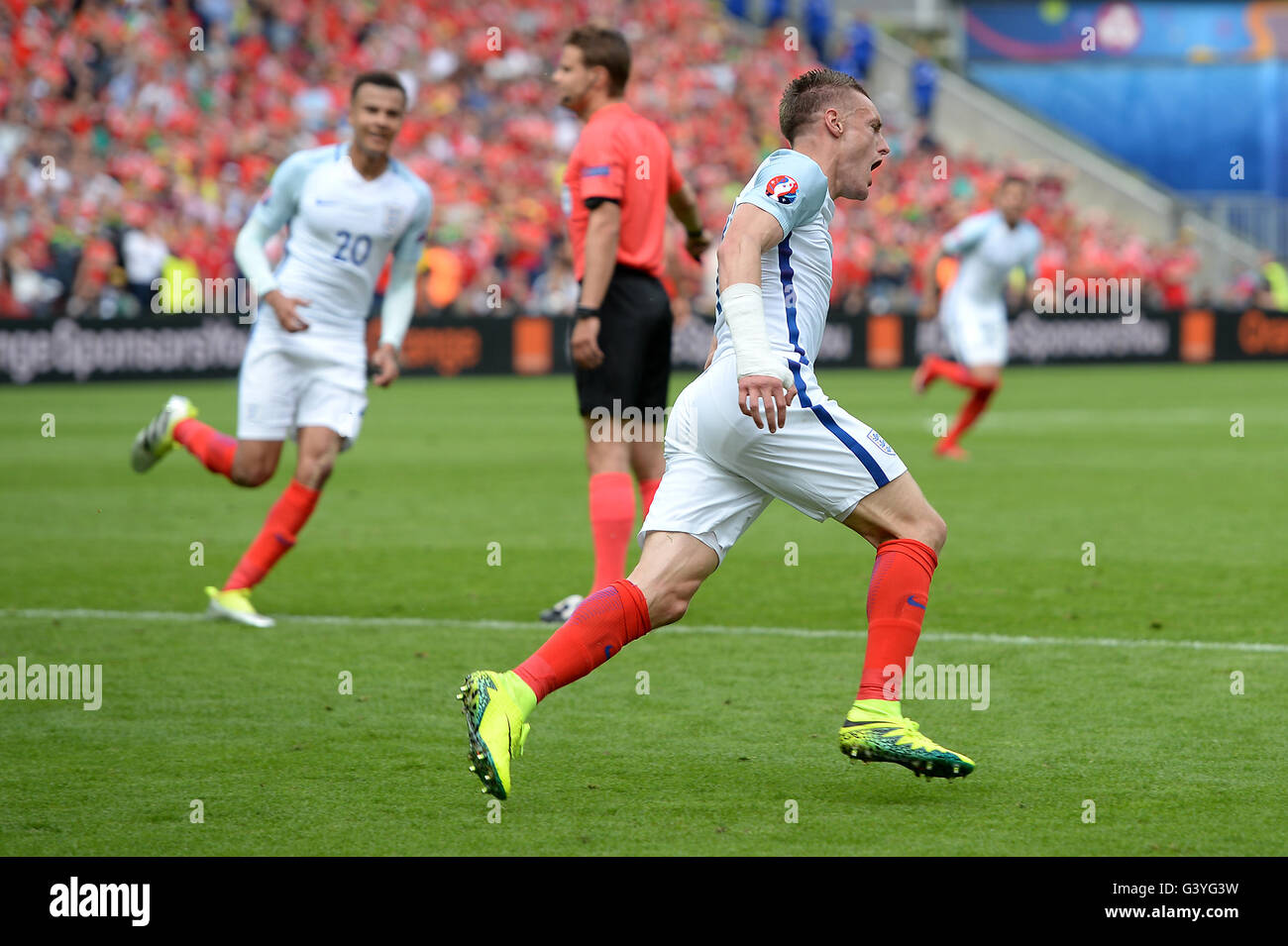 Jamie vardy 2016 goal hi-res stock photography and images - Alamy