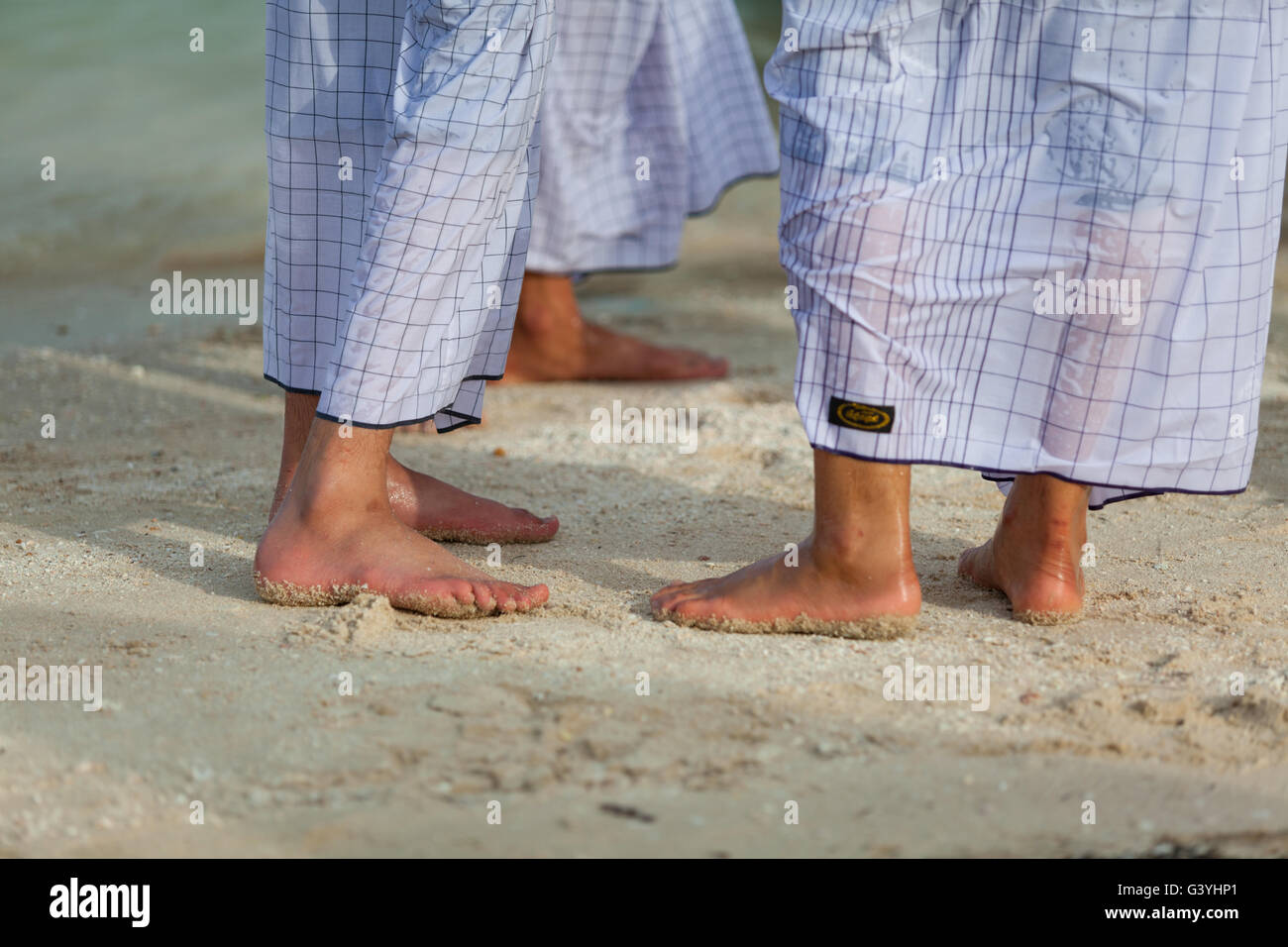 Arab sailing gear worn by rowers and sailors in Qatar. Modesty ...