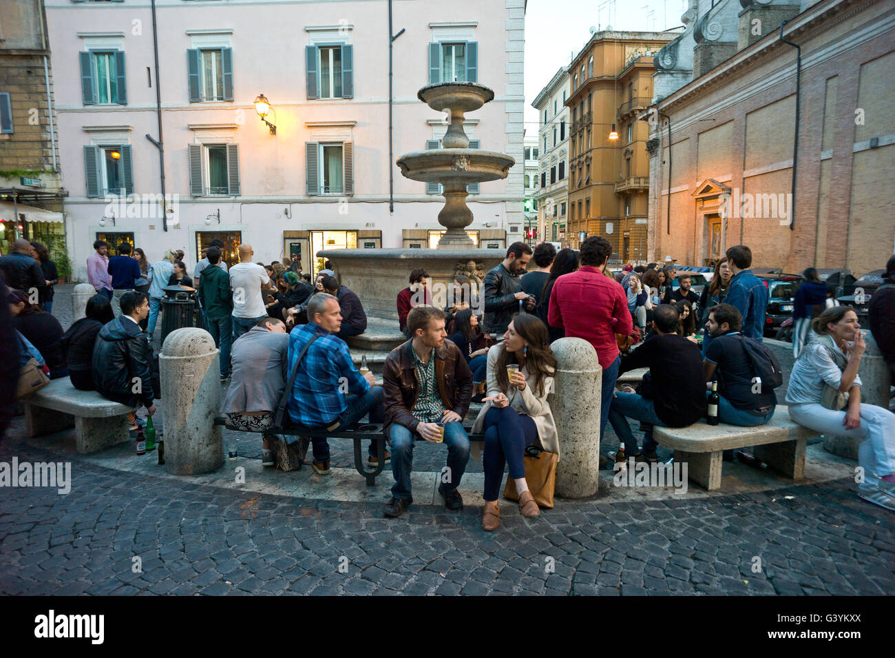 Streets of rome hi-res stock photography and images - Alamy