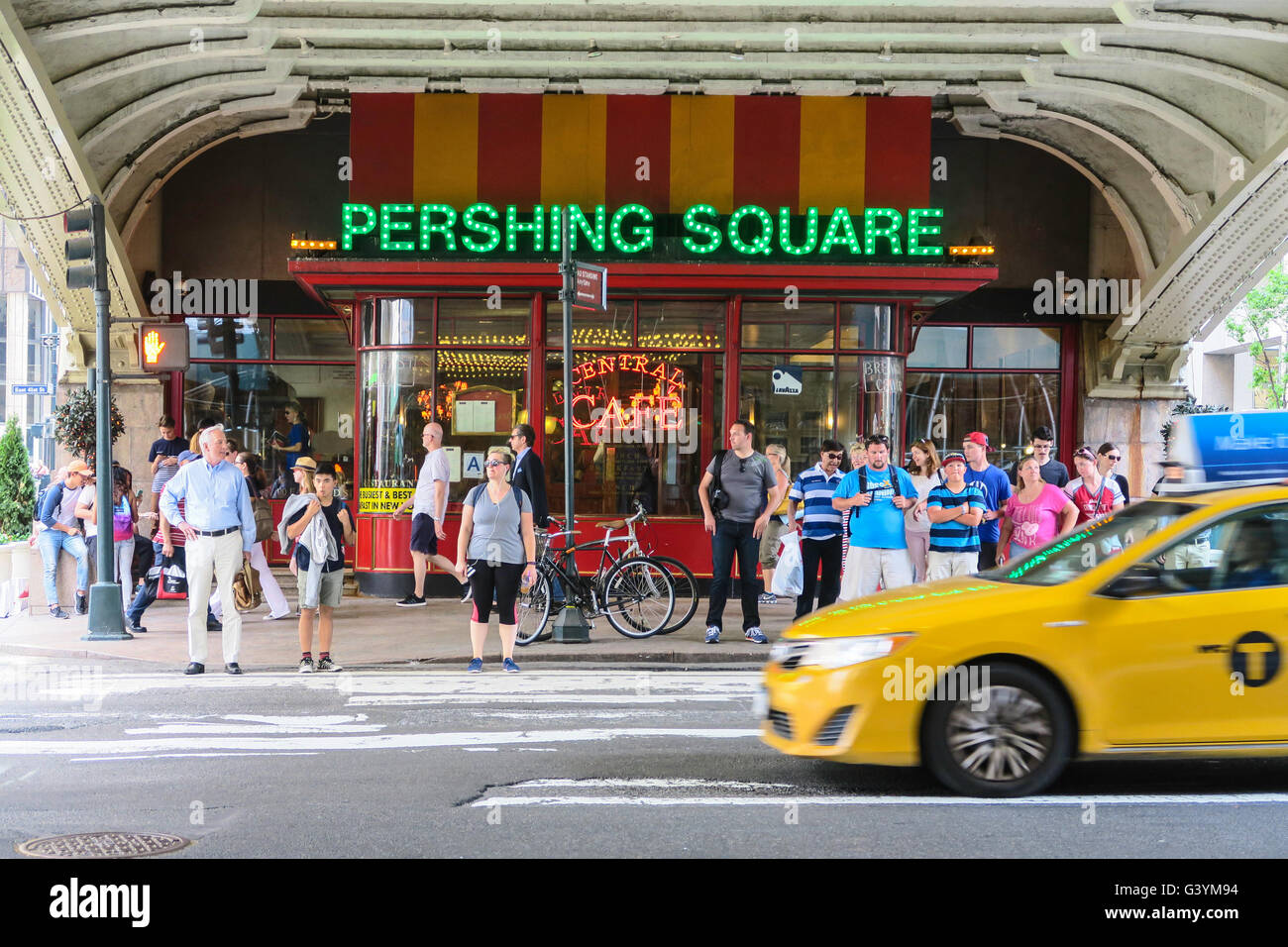 Pershing Square, 42nd Street Crosswalk, New York City Stock Photo - Alamy
