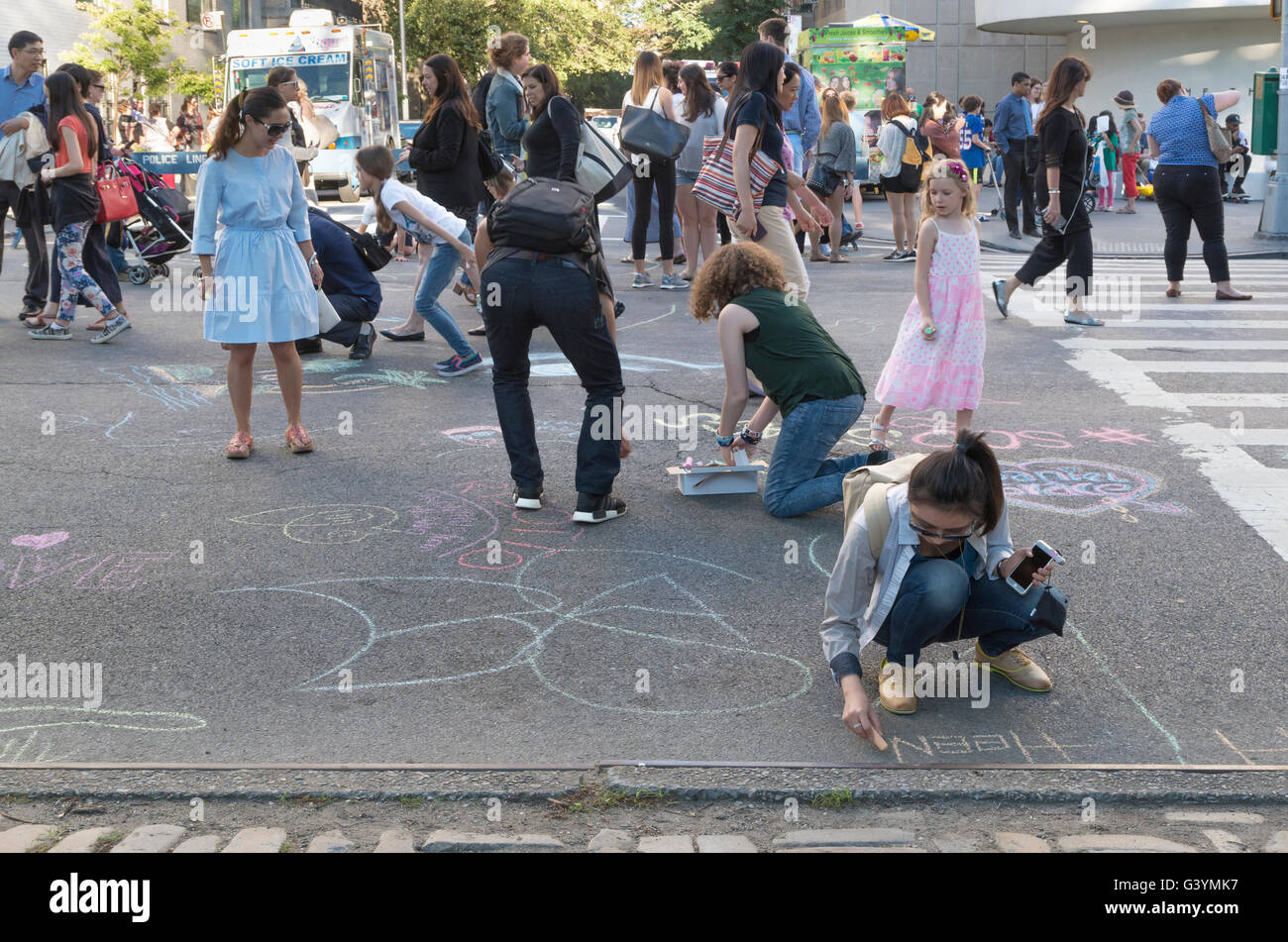 People drawing with chalk on the road as part of the Museum Mile ...
