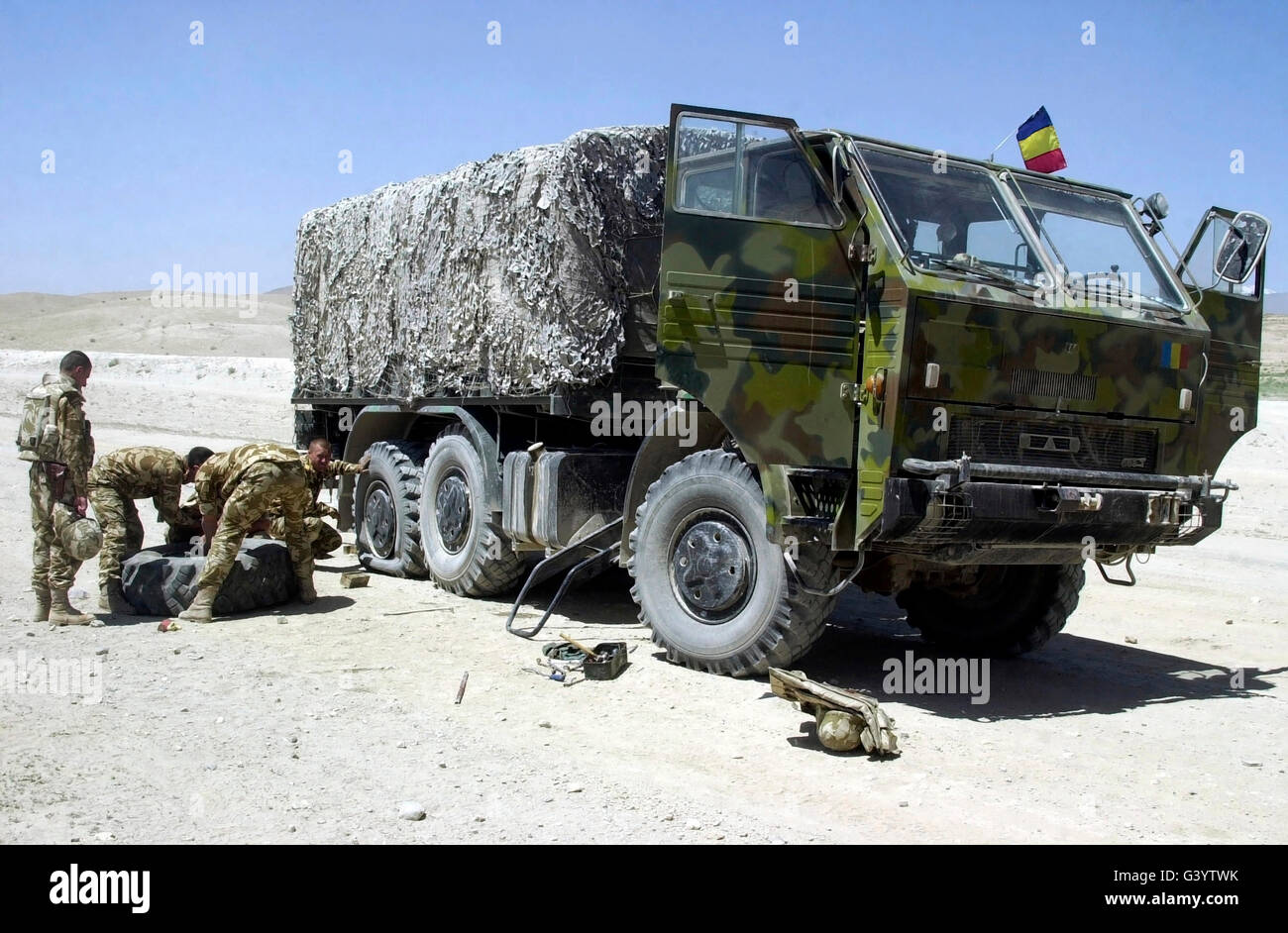 Repairing army vehicles hi-res stock photography and images - Alamy
