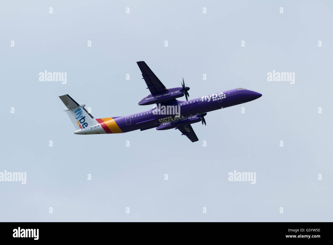 Bombardier dash 8 q400 flybe hi-res stock photography and images - Alamy