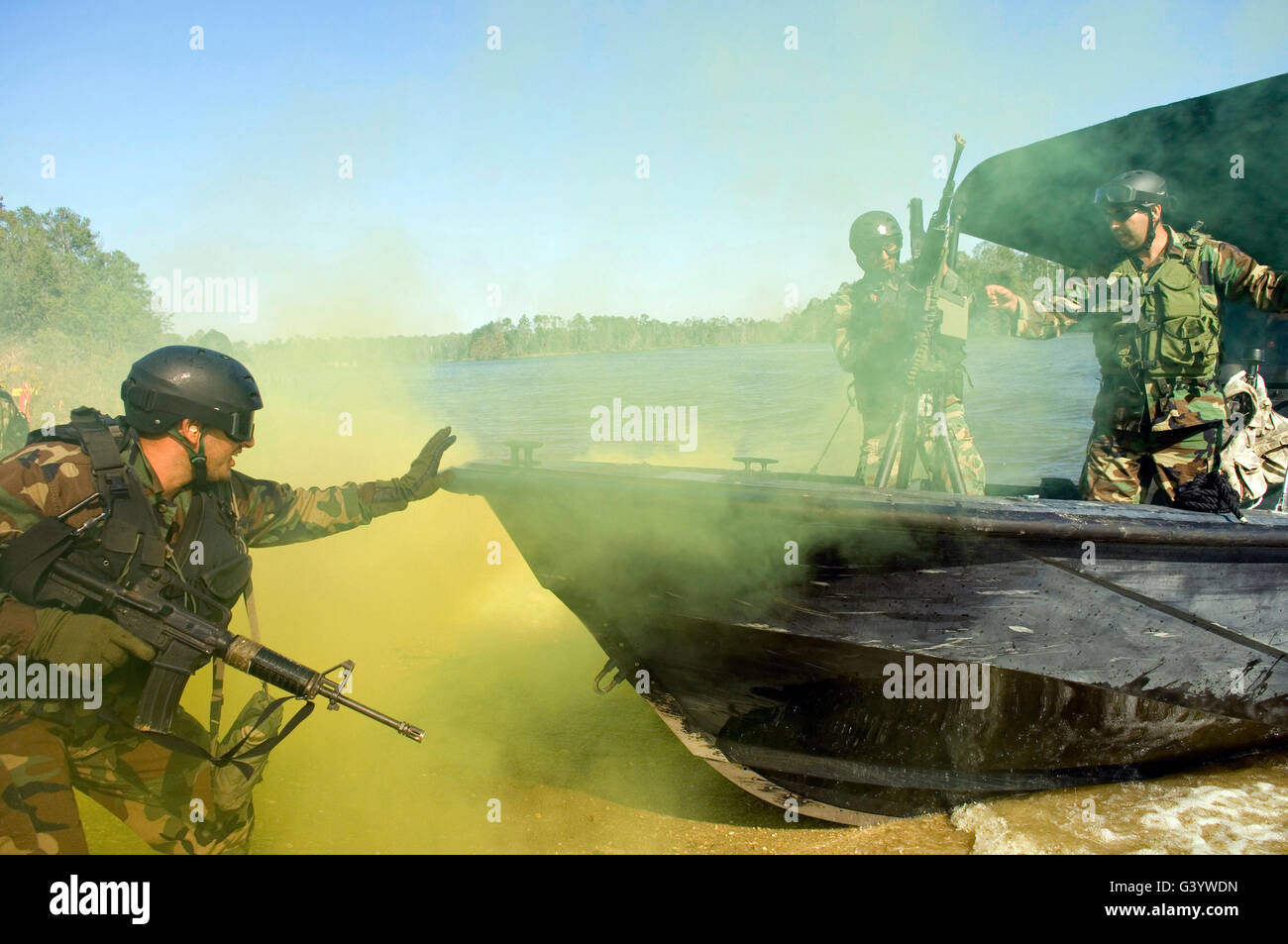 Military police personnel train hi-res stock photography and images - Alamy