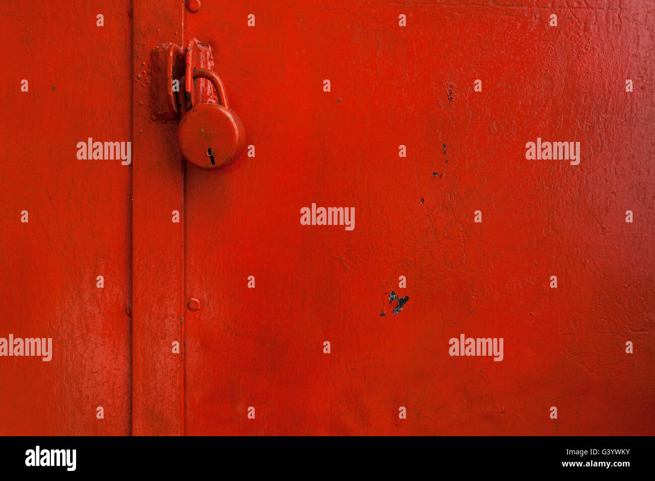 Old red door lock hi-res stock photography and images - Alamy