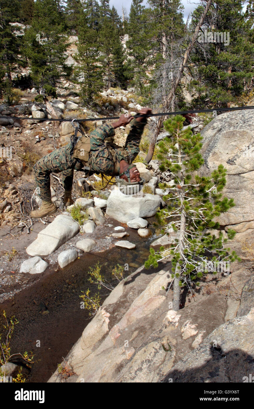 Single line rope bridge hi-res stock photography and images - Alamy