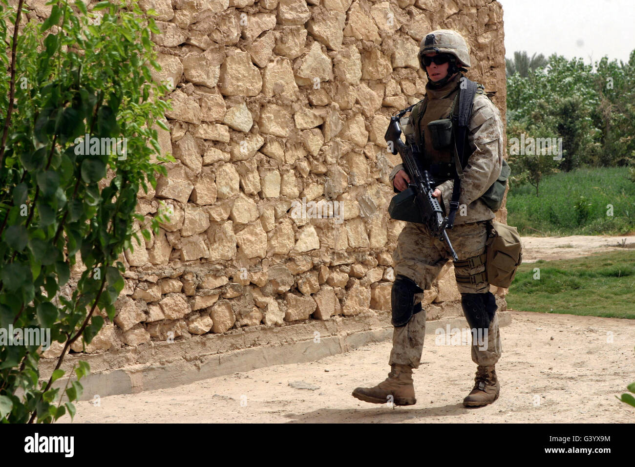 A Squad Automatic Weapon machine gunner on patrol Stock Photo - Alamy