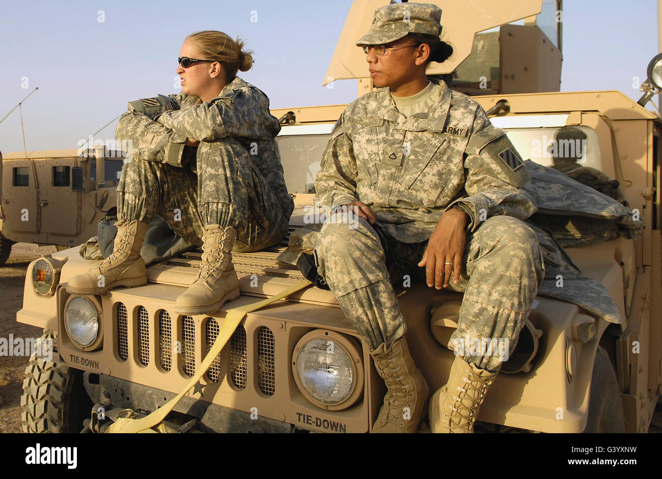 Us army female soldiers hi-res stock photography and images - Alamy
