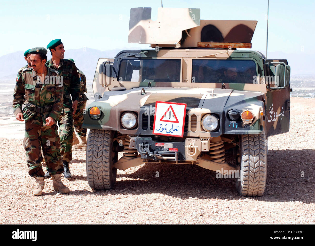 Soldiers training to operate Humvees Stock Photo - Alamy