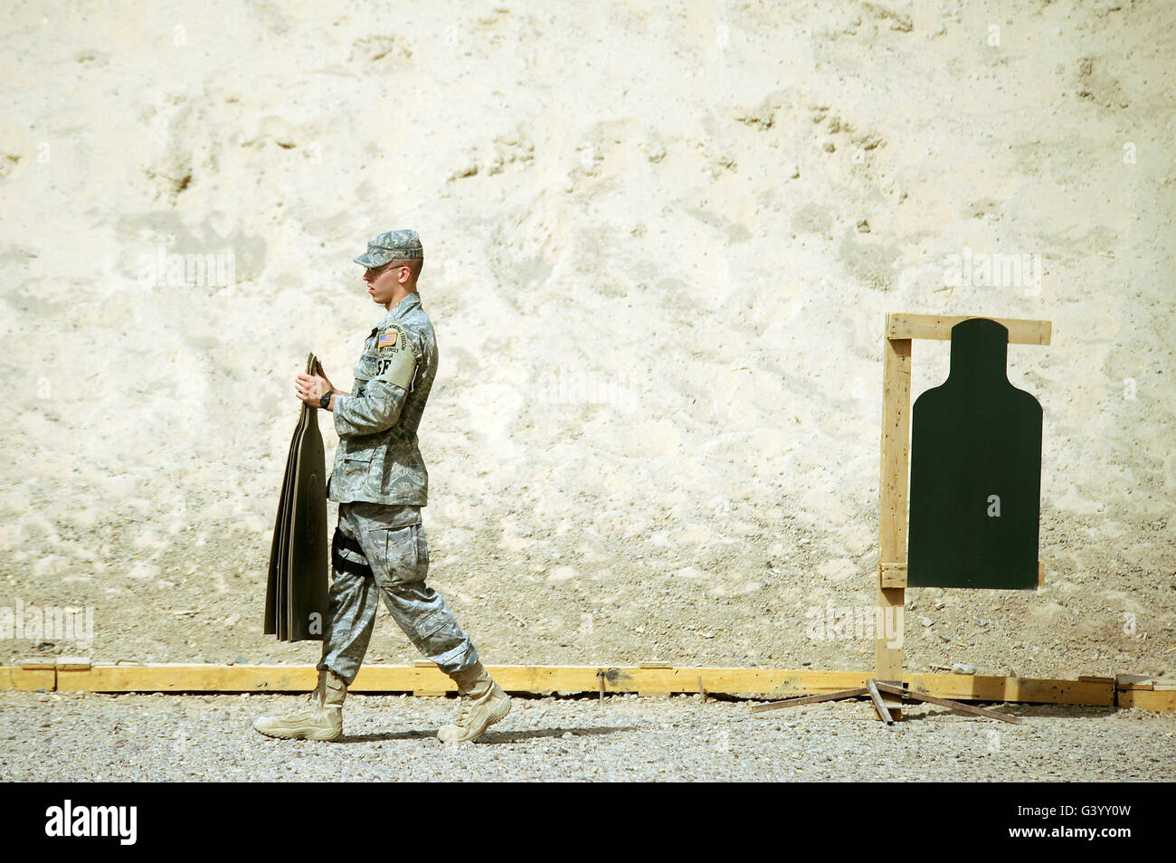 A soldier setting up targets at a shooting range Stock Photo - Alamy