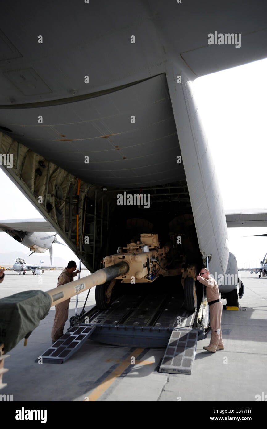 C 130 cargo loading hi-res stock photography and images - Alamy