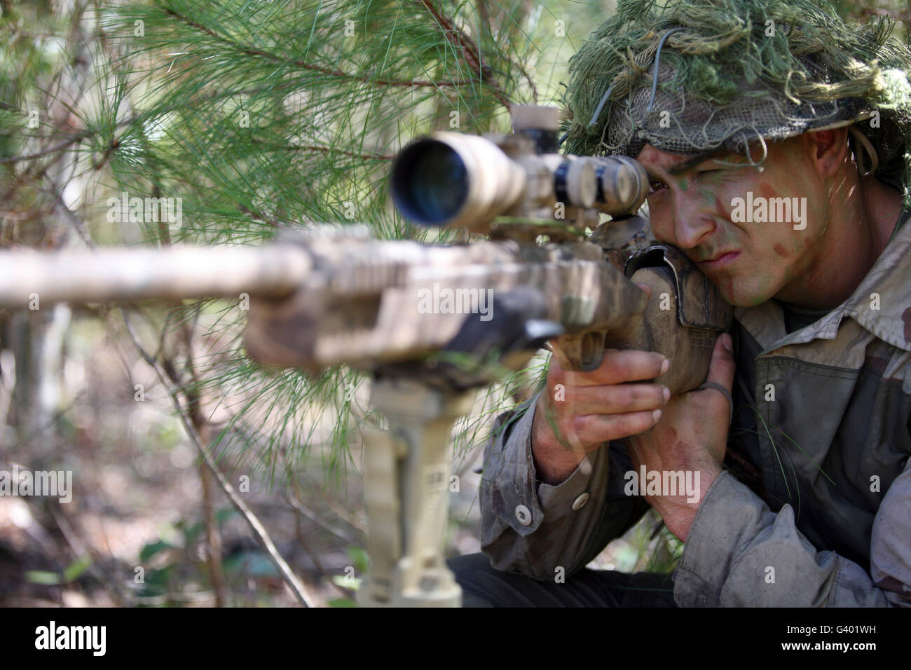 A sniper sights in on a target Stock Photo - Alamy
