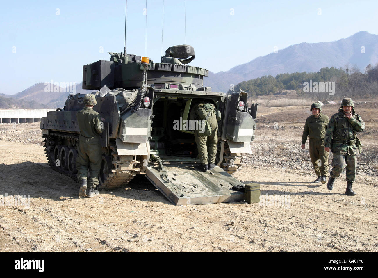Bradley fighting vehicle hi-res stock photography and images - Alamy