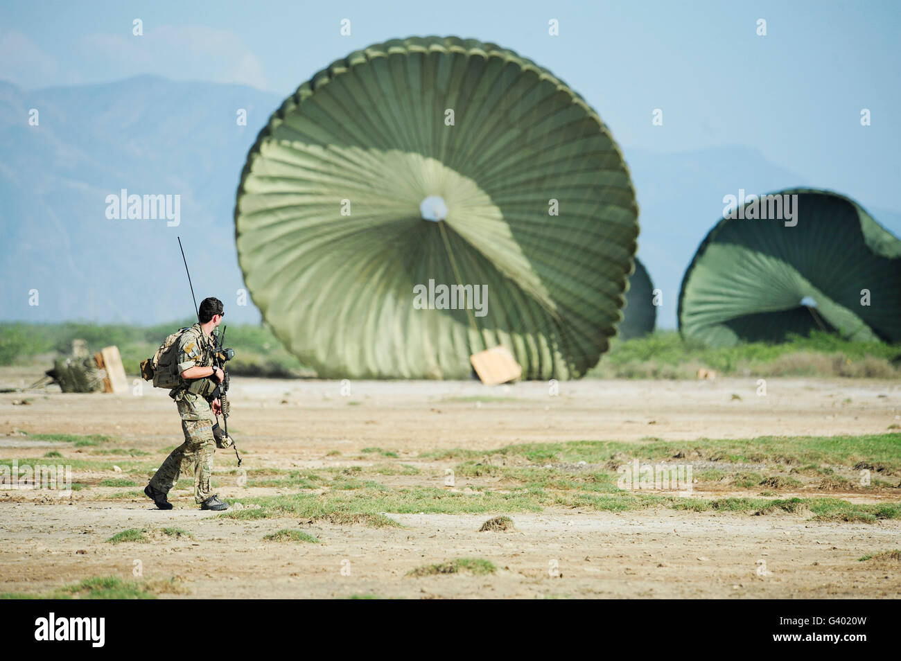 Humanitarian relief communication hi-res stock photography and images ...