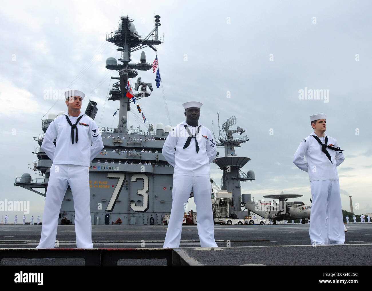Sailors man the rails aboard the aircraft carrier USS George Washington ...