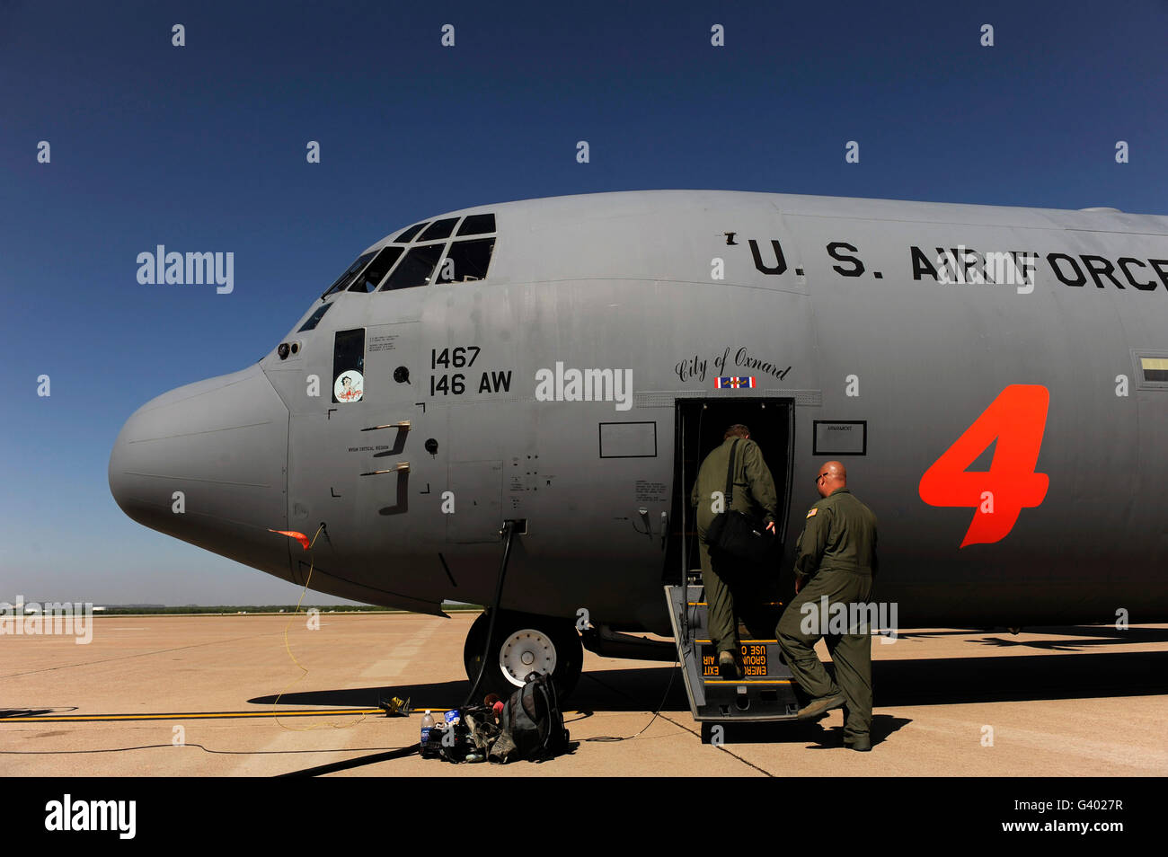 Flight two 130 hercules hi-res stock photography and images - Alamy