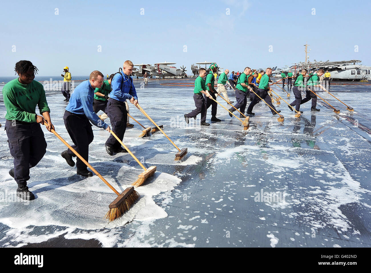 Flight deck operation uss hi-res stock photography and images - Alamy