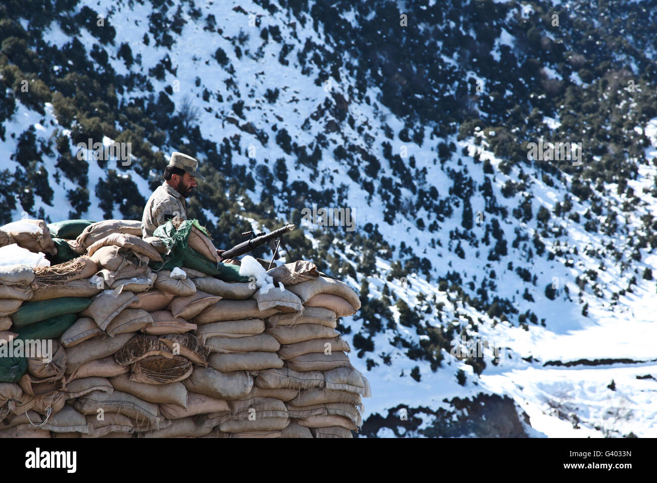 Security border hi-res stock photography and images - Alamy