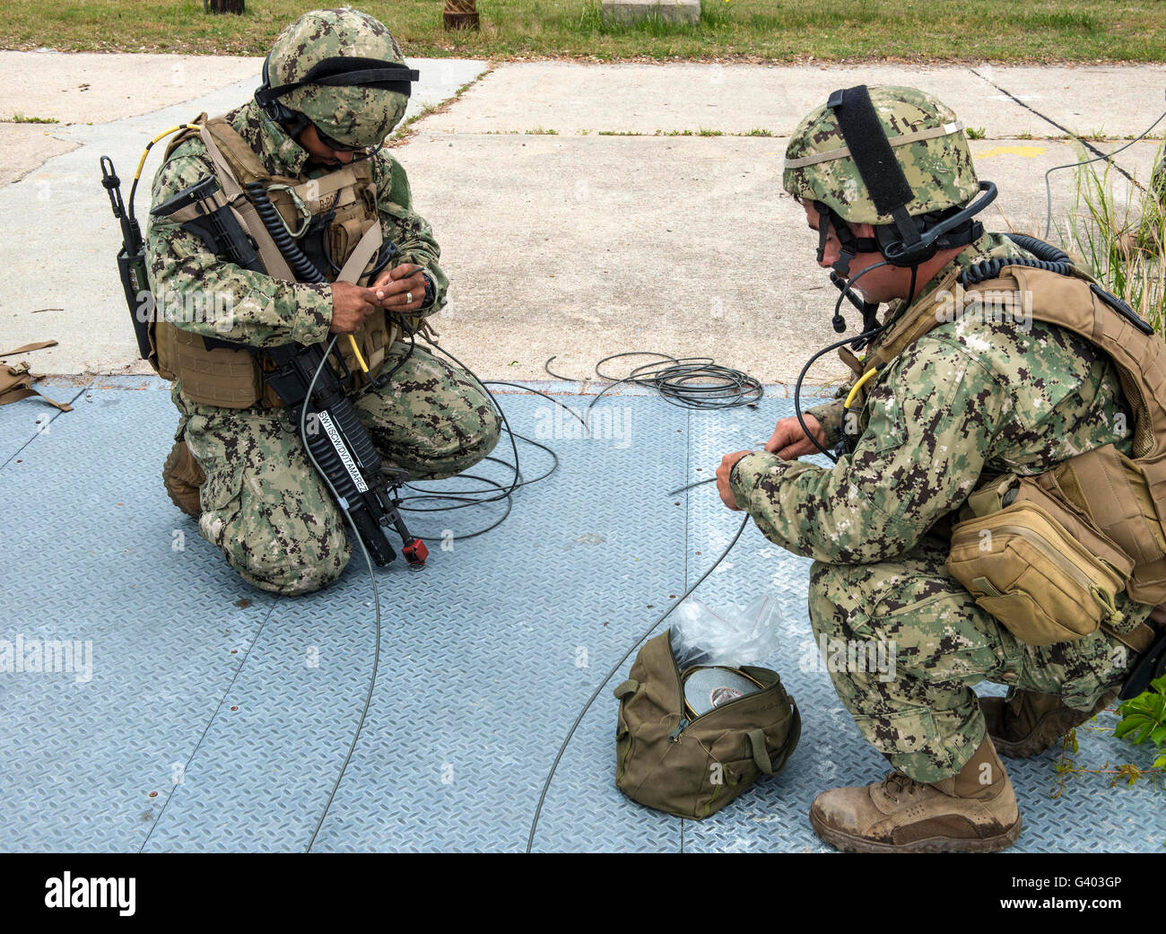 Demolition charge hi-res stock photography and images - Alamy