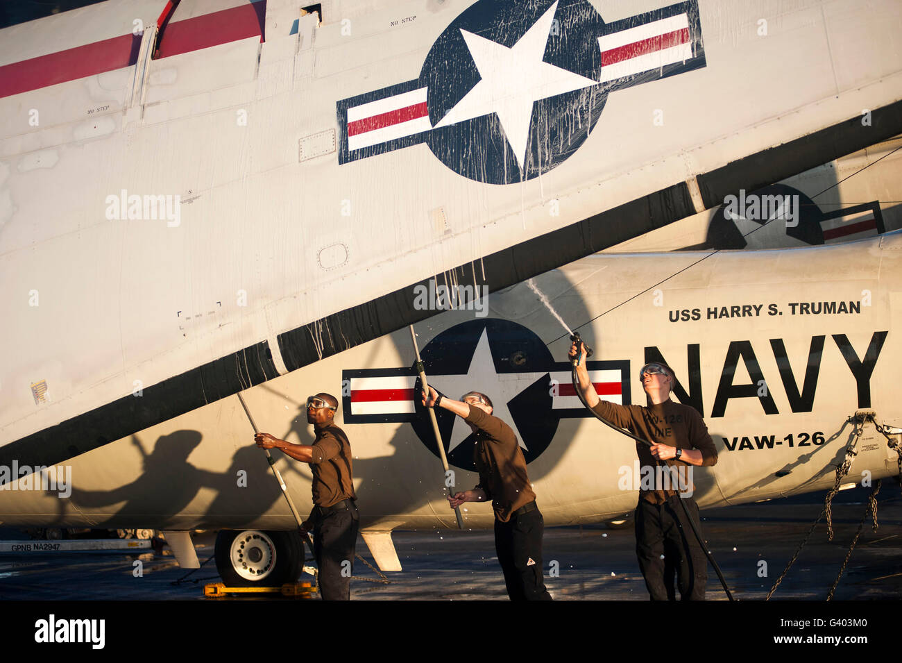 Aircraft cleaning hi-res stock photography and images - Alamy
