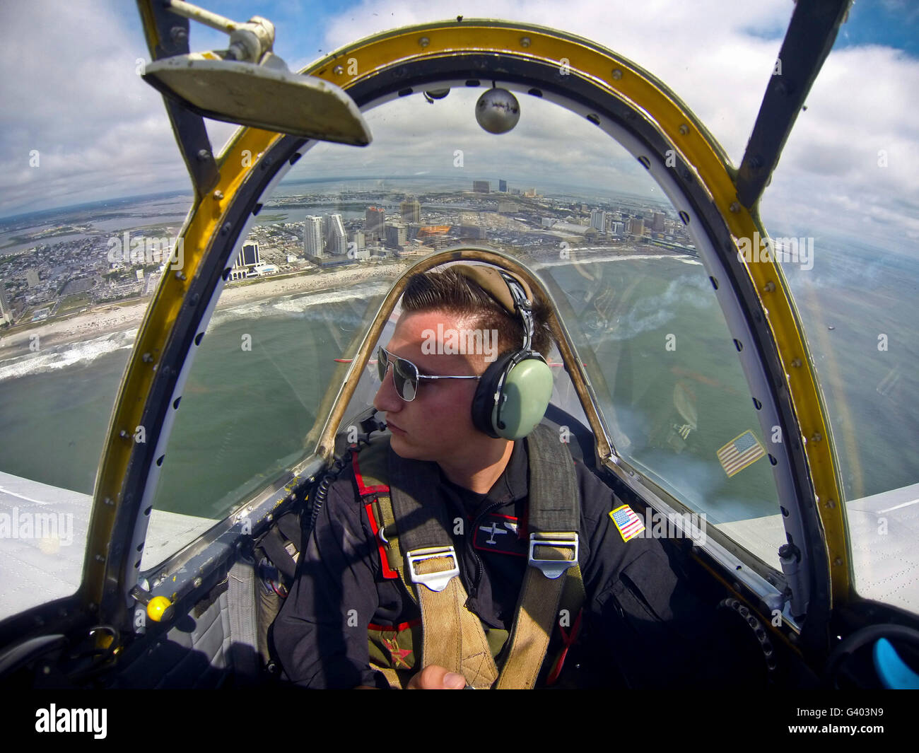 Airman fliesin yakovlev yak 52 demonstration hi-res stock photography ...