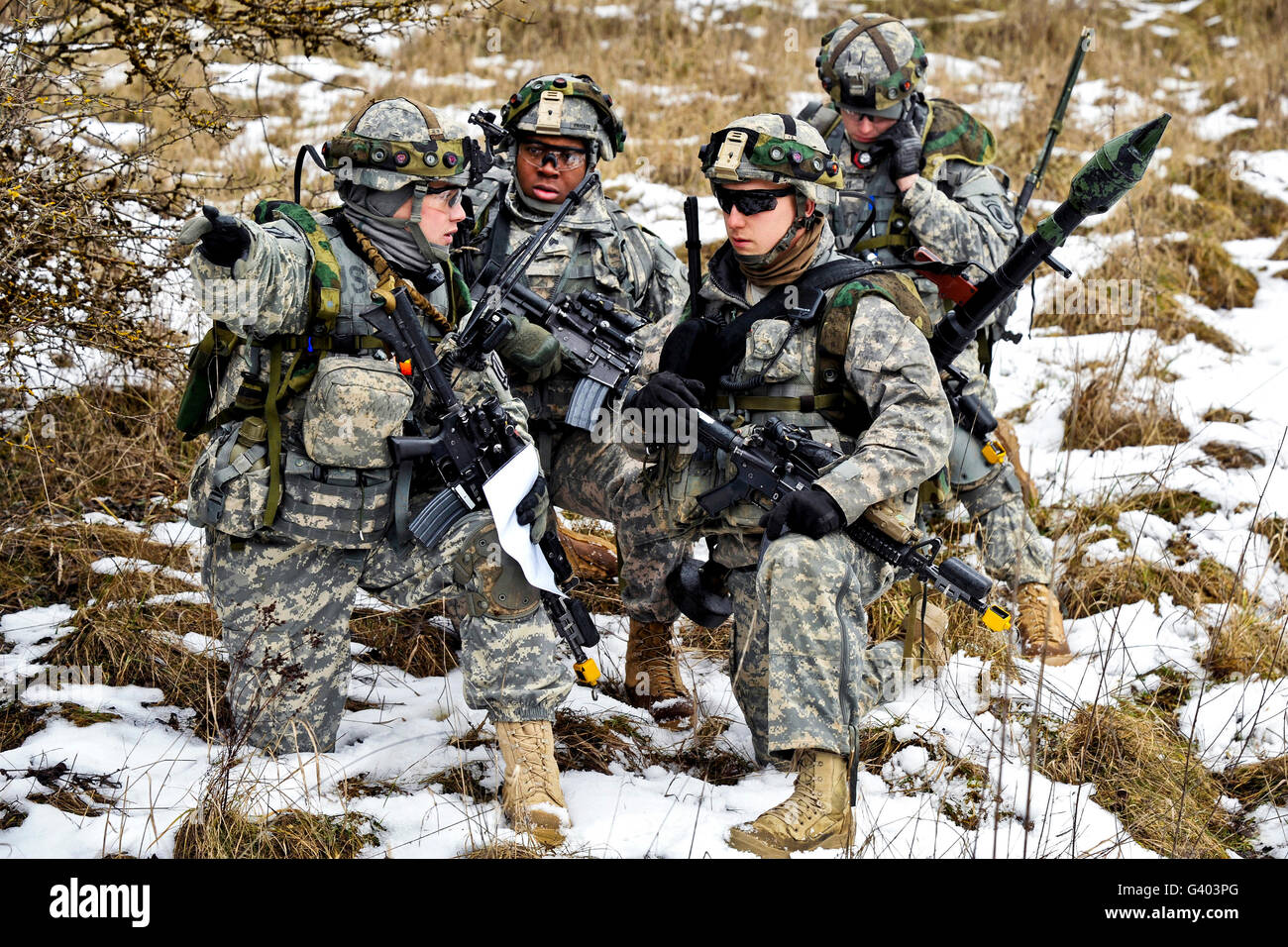 Paratroopers conduct a platoon level maneuver exercise Stock Photo - Alamy